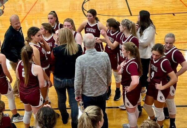 Maroon Knights’ Girls Off to Strong Start in Hoops Season | Lede News
