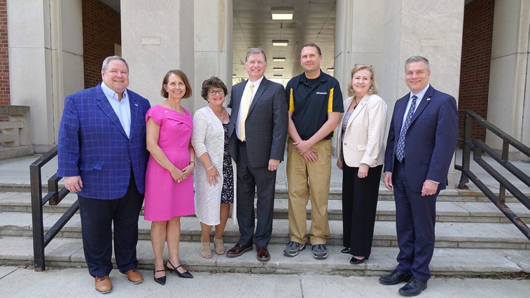 WLU Foundation Announces New Scholarship for Financial Planning Majors ...